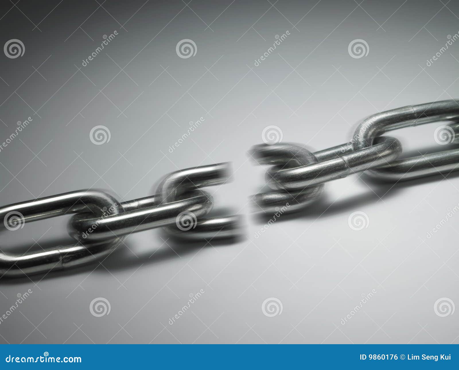 Het breken van de ketting stock foto. Image of sterkte - 9860176