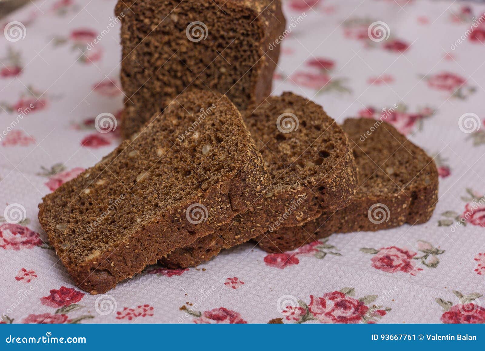 Het brood van de rogge stock afbeelding. Image of voedsel - 93667761