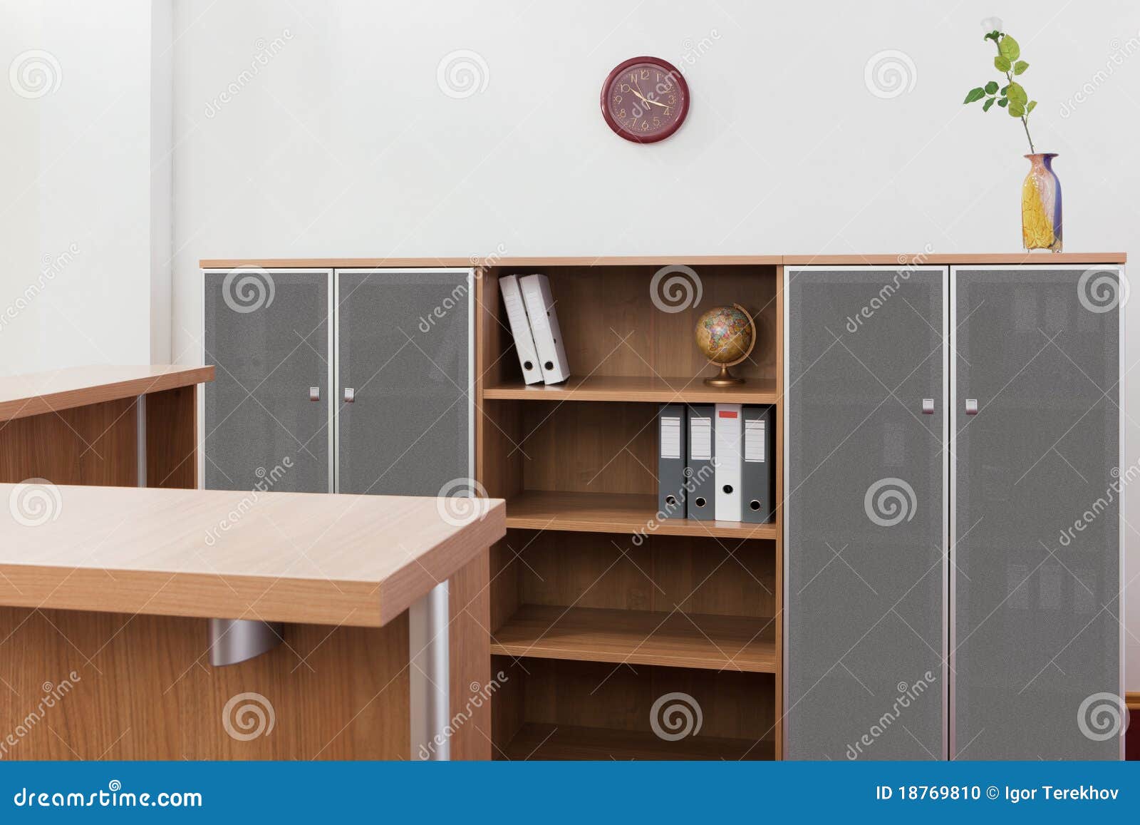 Het Bureau En De Boekenkast Van De Ontvangst Stock Foto - Image of ... Het Bureau En De Boekenkast Van De Ontvangst Stock Foto - Image of ...