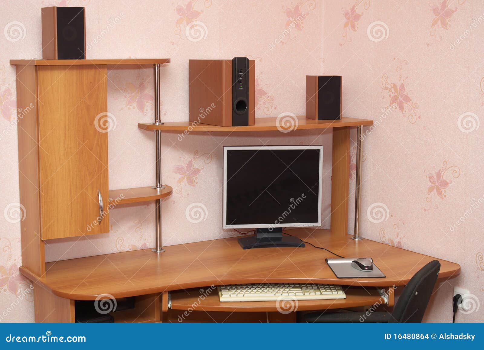 Het bureau van de computer stock foto. Image of comfortabel - 16480864