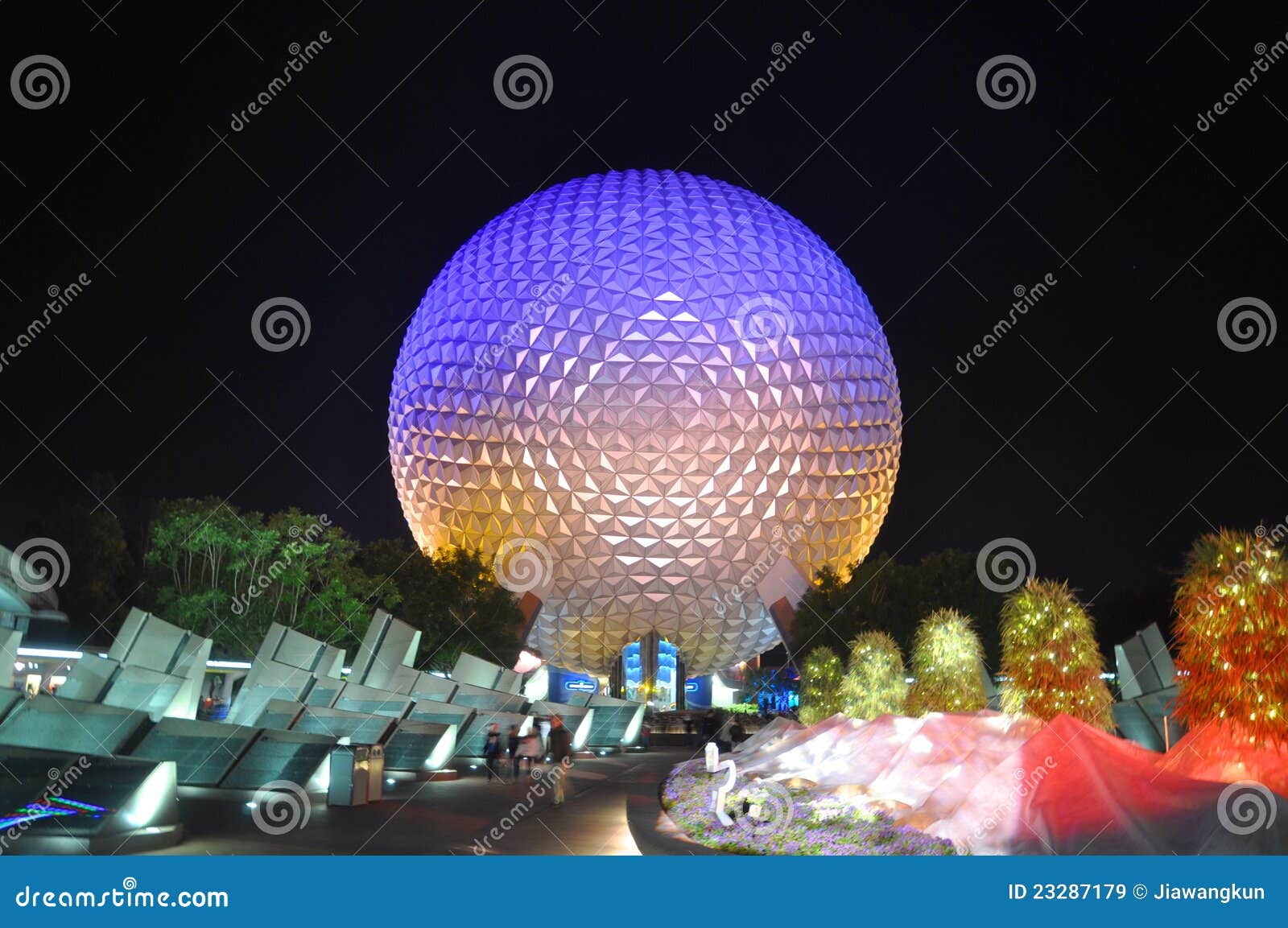 Het Centrum Van Disney Epcot Bij Nacht, Florida, De V.S. Redactionele ...