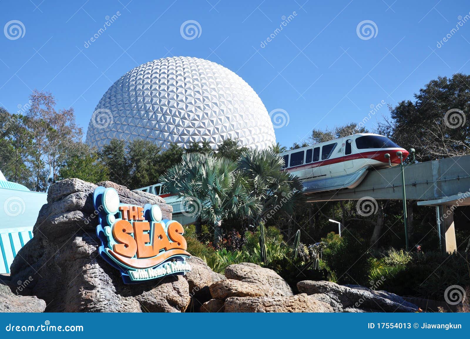 Het Centrum Van Disney Epcot En De Trein Van De Monorail Redactionele ...