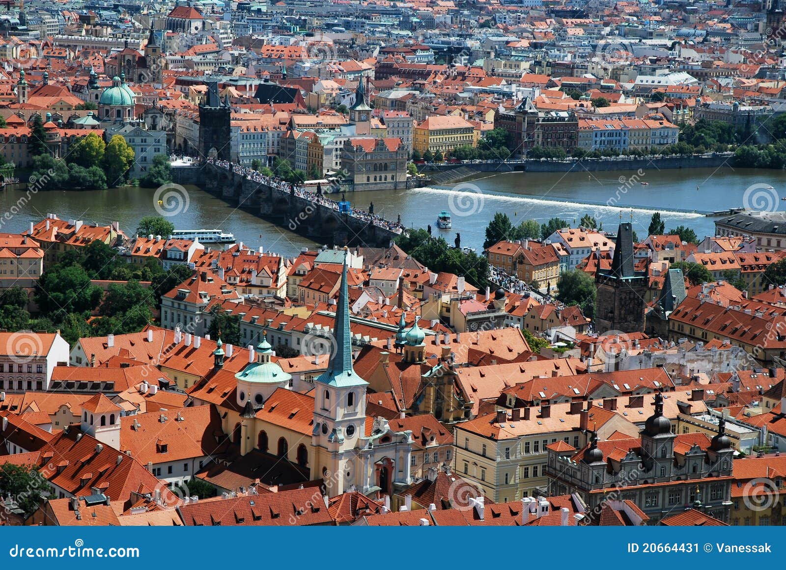 Het centrum van Praag stock afbeelding. Image of steepel - 20664431