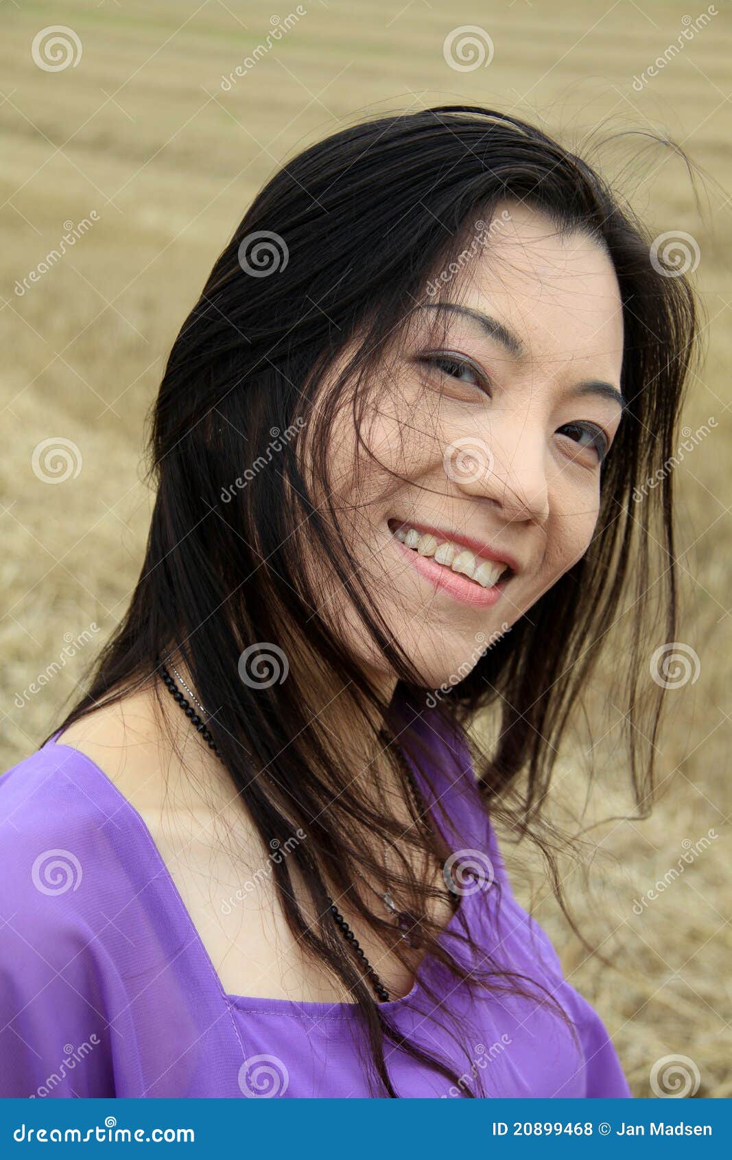 Het Chinese Vrouwen Glimlachen Stock Foto - Image of schouders, portret ...