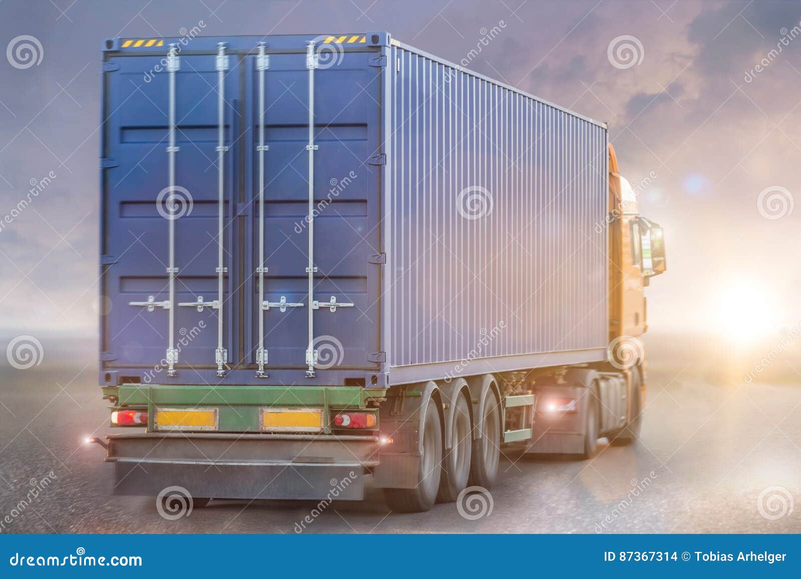 Het Concept Van De Containervrachtwagen Stock Foto - Image of ...