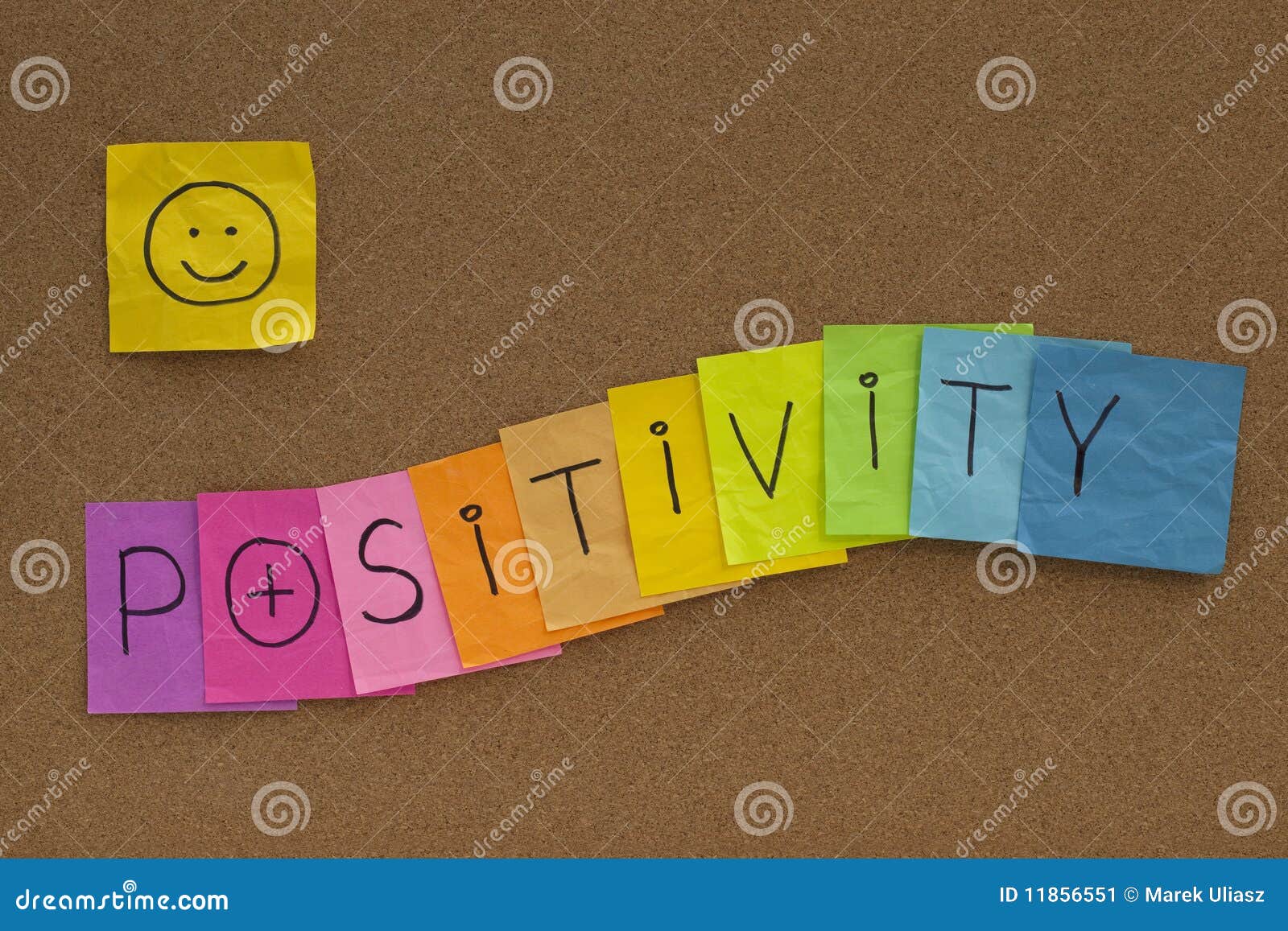 Het Concept Van De Positiviteit Met Smiley Op Cork Raad Stock ...