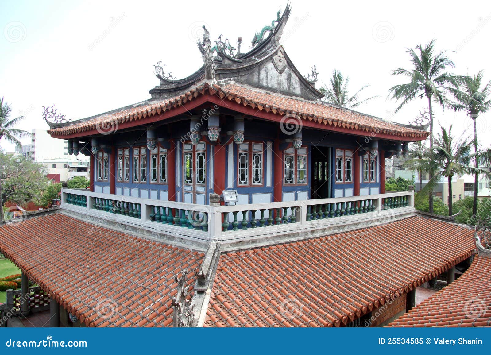 Het dak van de tempel stock afbeelding. Image of kasteel - 25534585