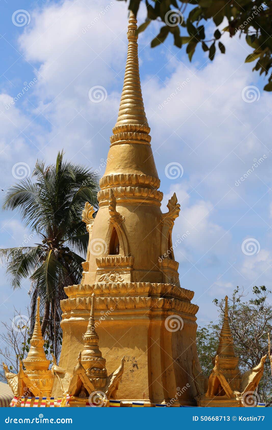 Het Dak Van Een Boeddhistische Tempel Stock Afbeelding - Image of ...