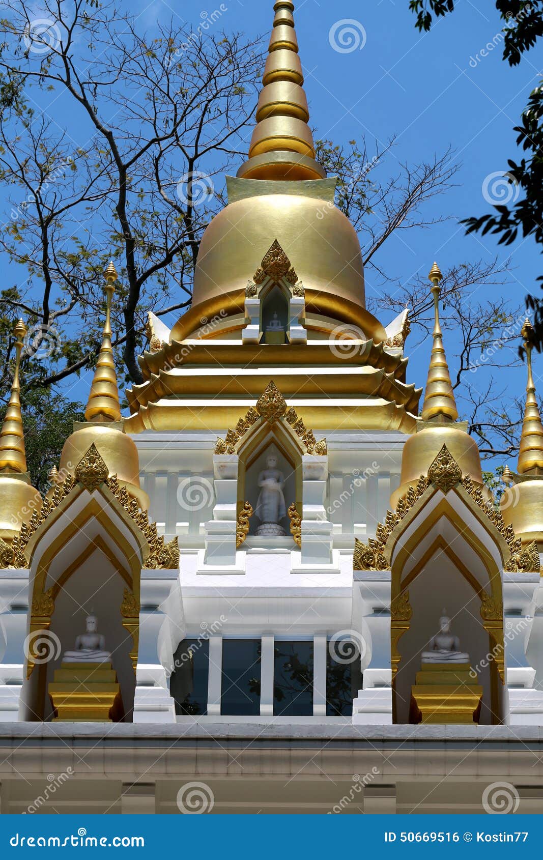 Het Dak Van Een Boeddhistische Tempel Stock Foto - Image of vreedzaam ...