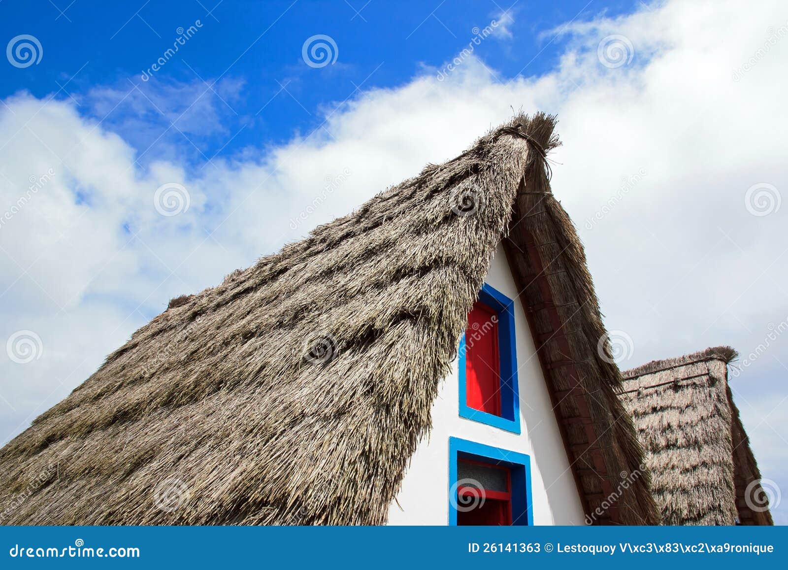 Het Dak Van Met Stro Bedekt Van Een Typisch Huis Van Madera Stock ...