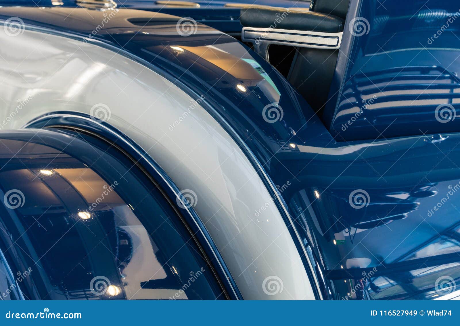 Het Deel Van Een Oude Auto in Retro Stijl Stock Afbeelding - Image of ...