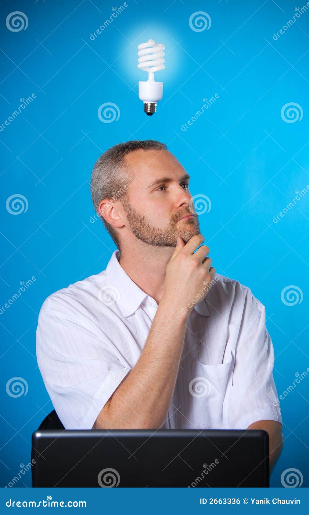 Het denken stock foto. Image of mannetje, blauw, denk - 2663336