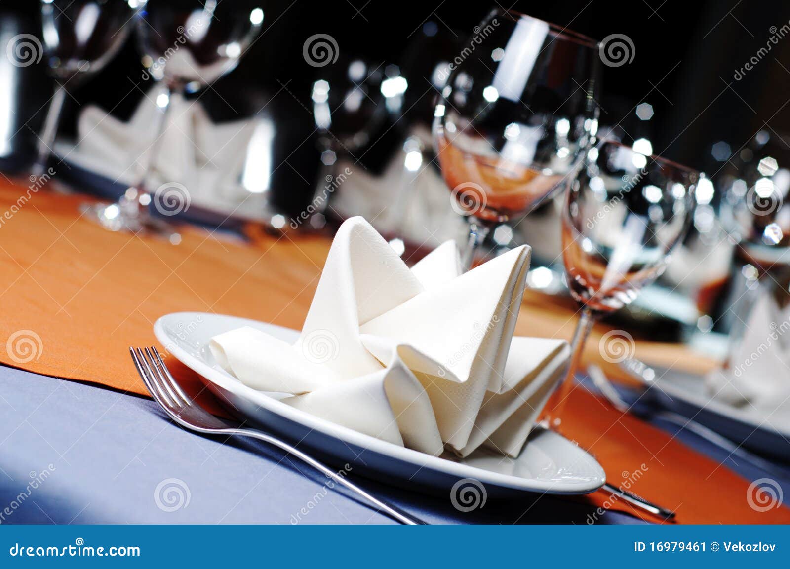 Het Dienen Van Het Restaurant Stock Afbeelding - Image of ...