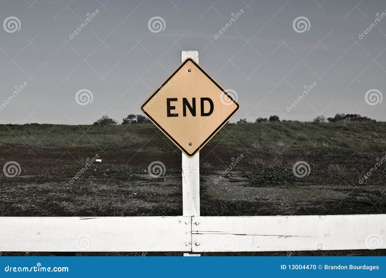 Het Donkere Teken Van Het Eind Stock Foto - Image of grijs, landelijk ...