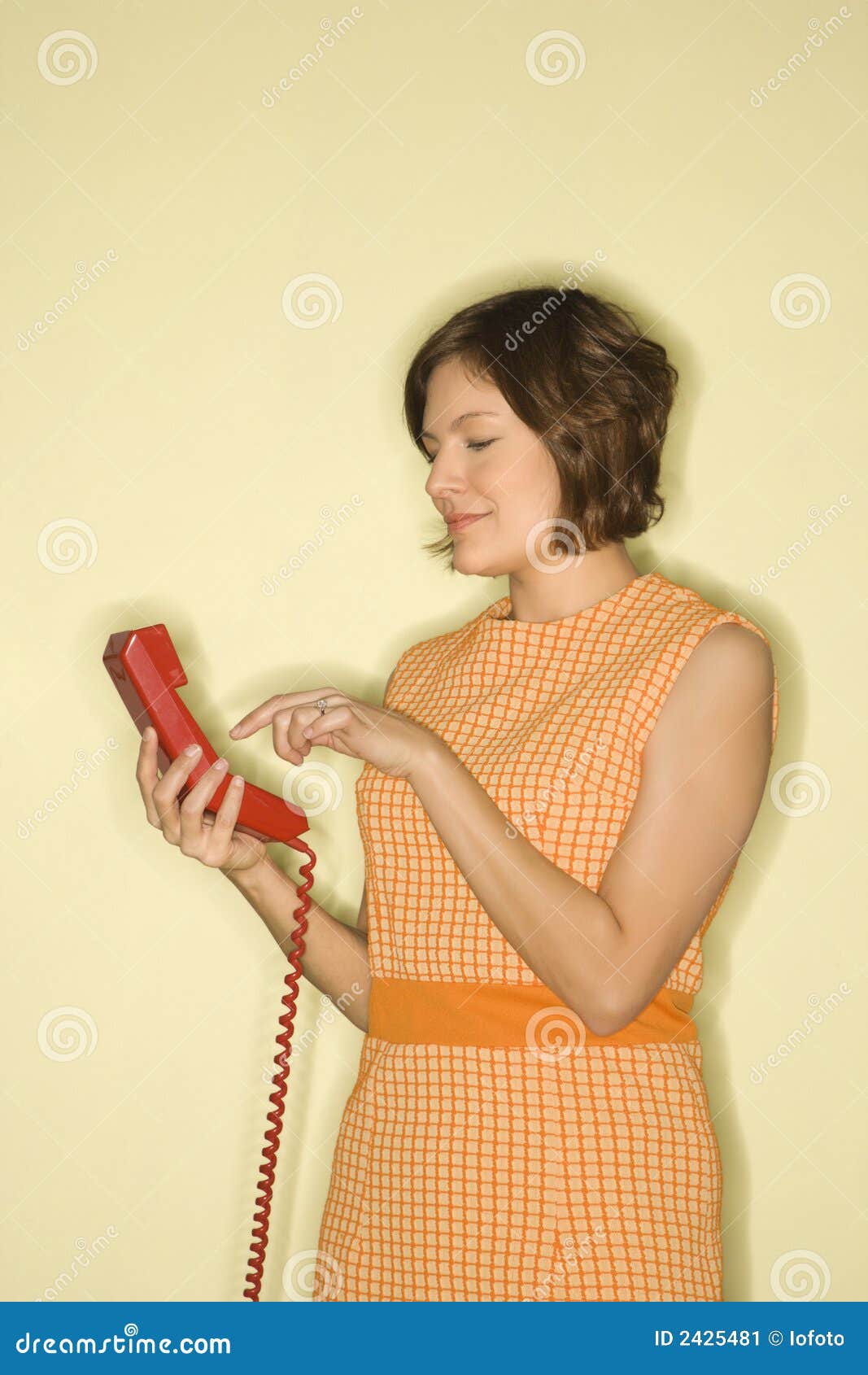 Het Draaien Van De Vrouw Telefoon. Stock Afbeelding - Image of persoon ...
