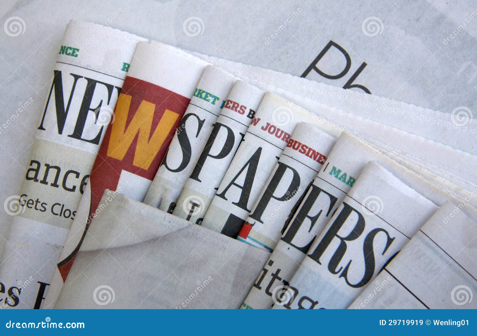 Kranten stock afbeelding. Image of pers, bericht, brief - 29719919