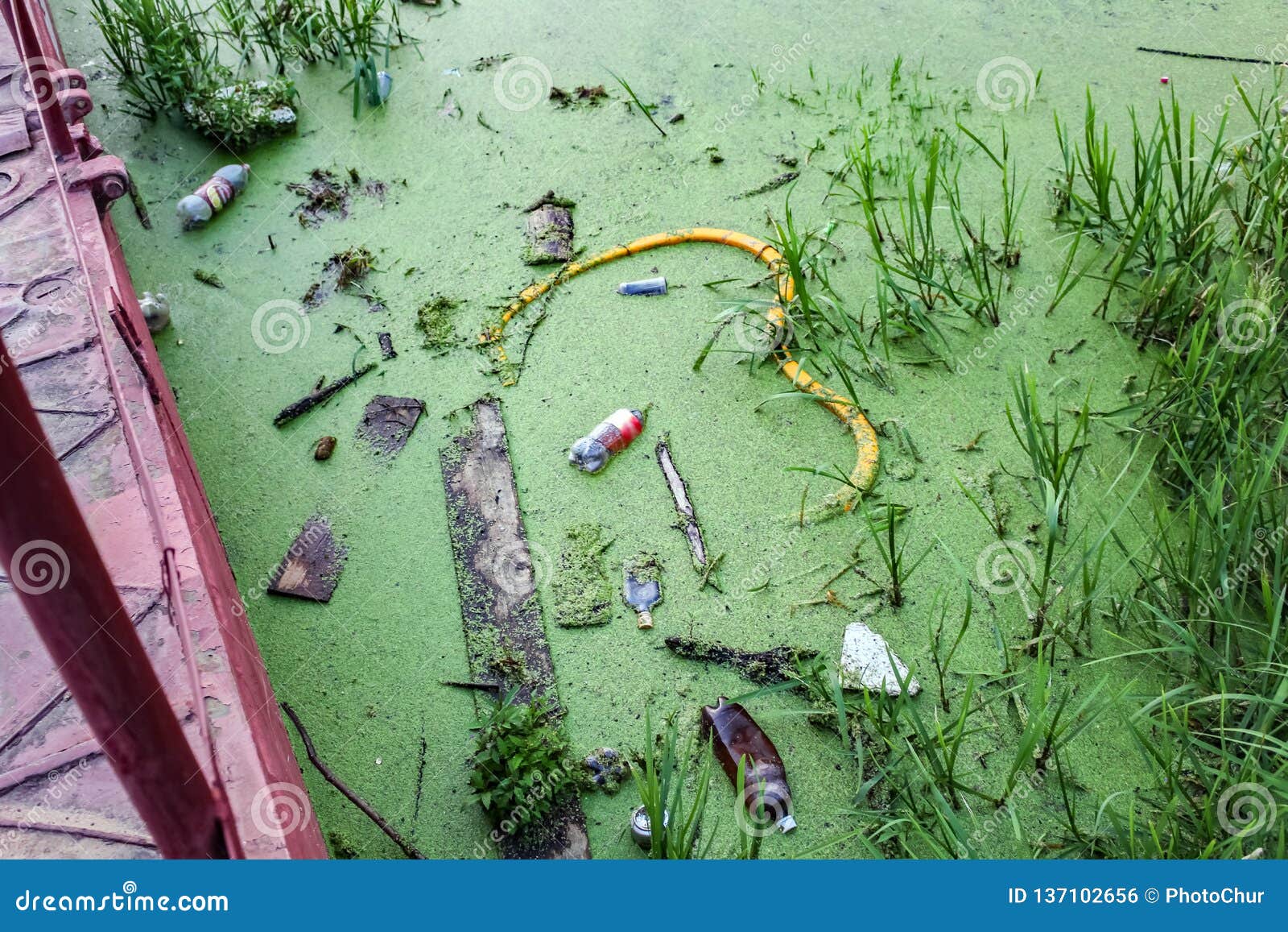 Het Een Rommel Maken Van Van Het Reservoir Stock Foto - Image of baai ...