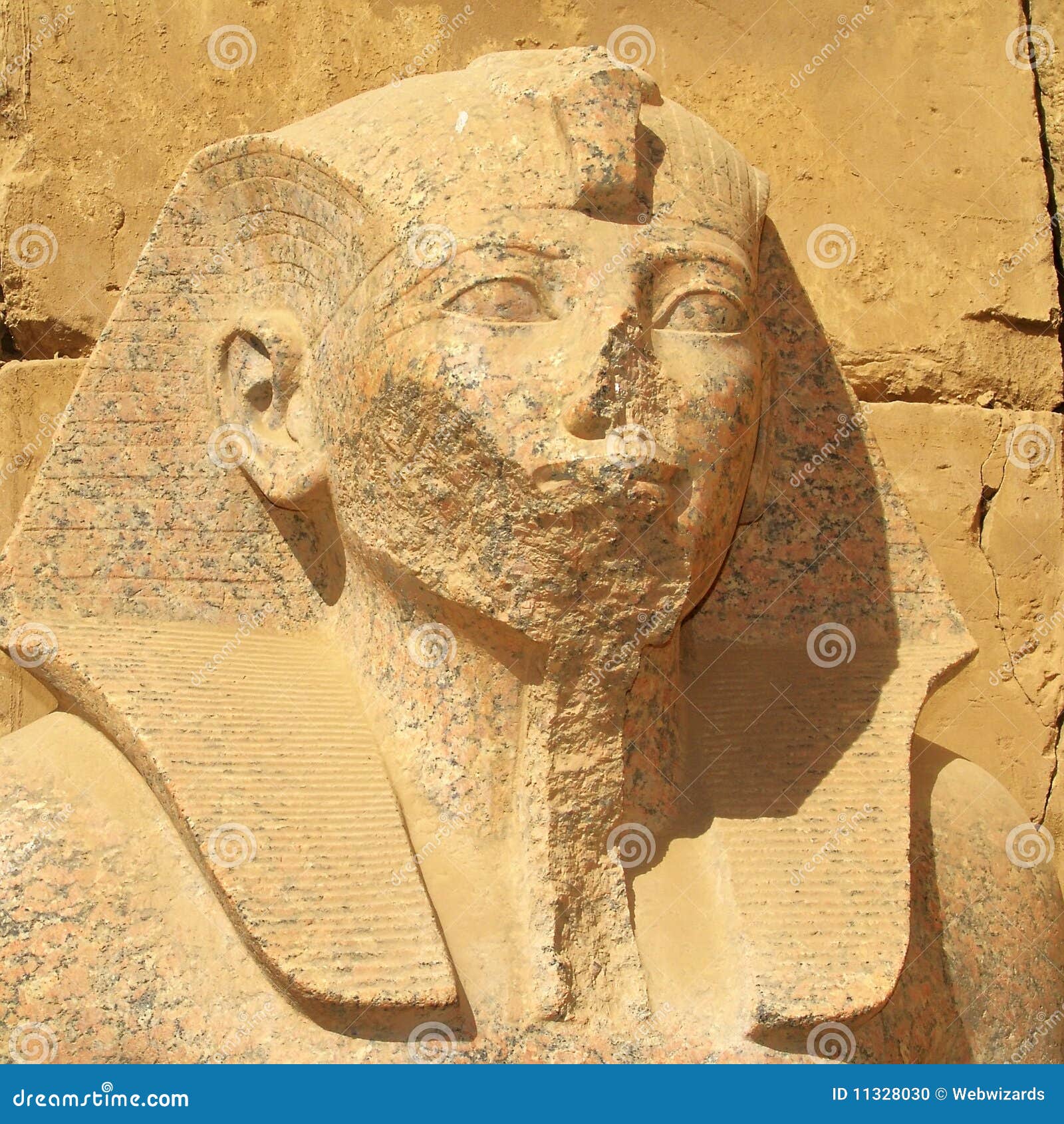 Het Egyptische Standbeeld Van De Farao Stock Foto - Image of hoofd ...