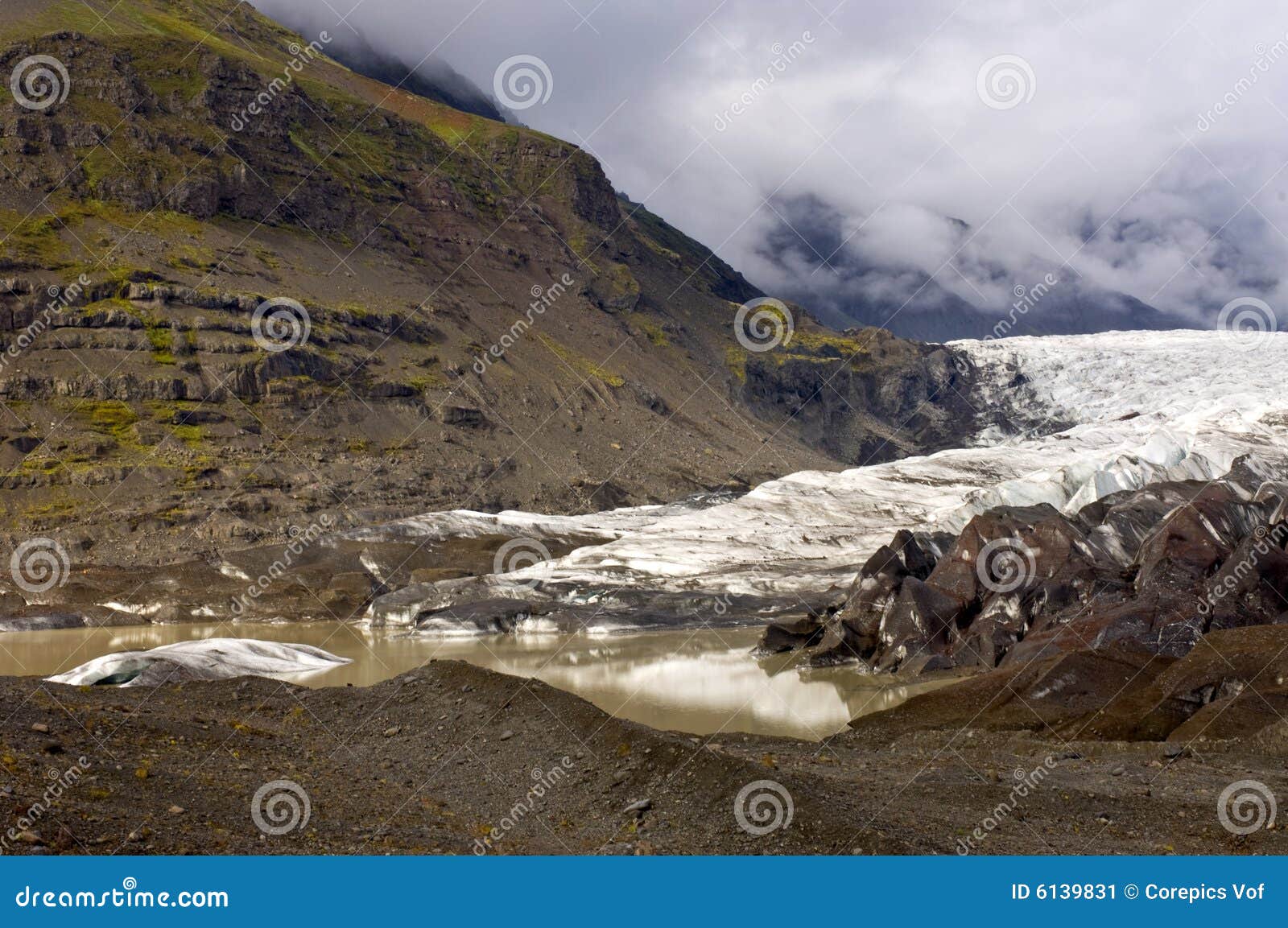 Het Eind van de gletsjer stock afbeelding. Image of heuvels - 6139831