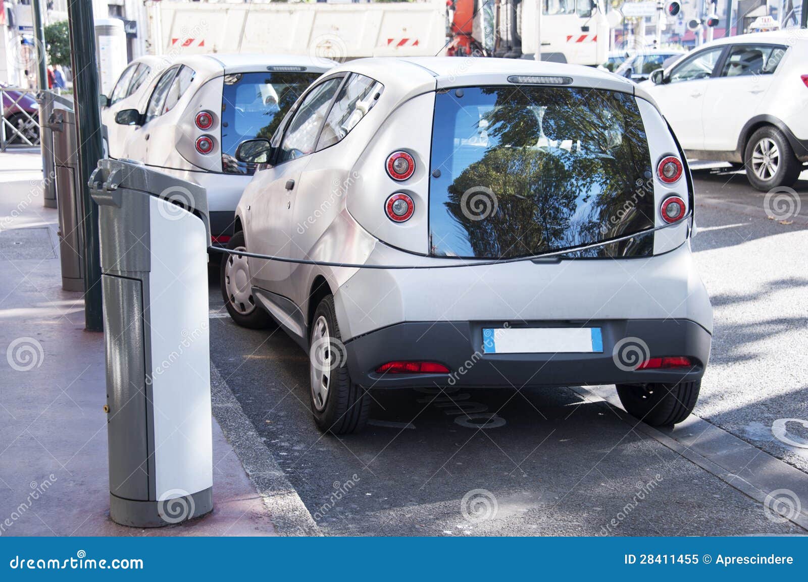 Het Elektrische Auto's Laden Stock Afbeelding - Image of last ...