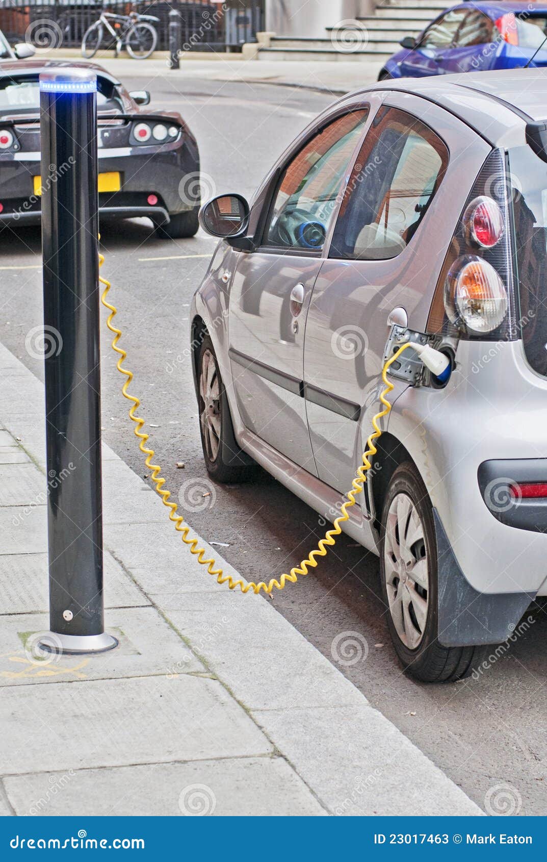 Het Elektrische Laden Van De Auto Stock Afbeelding - Image of auto ...