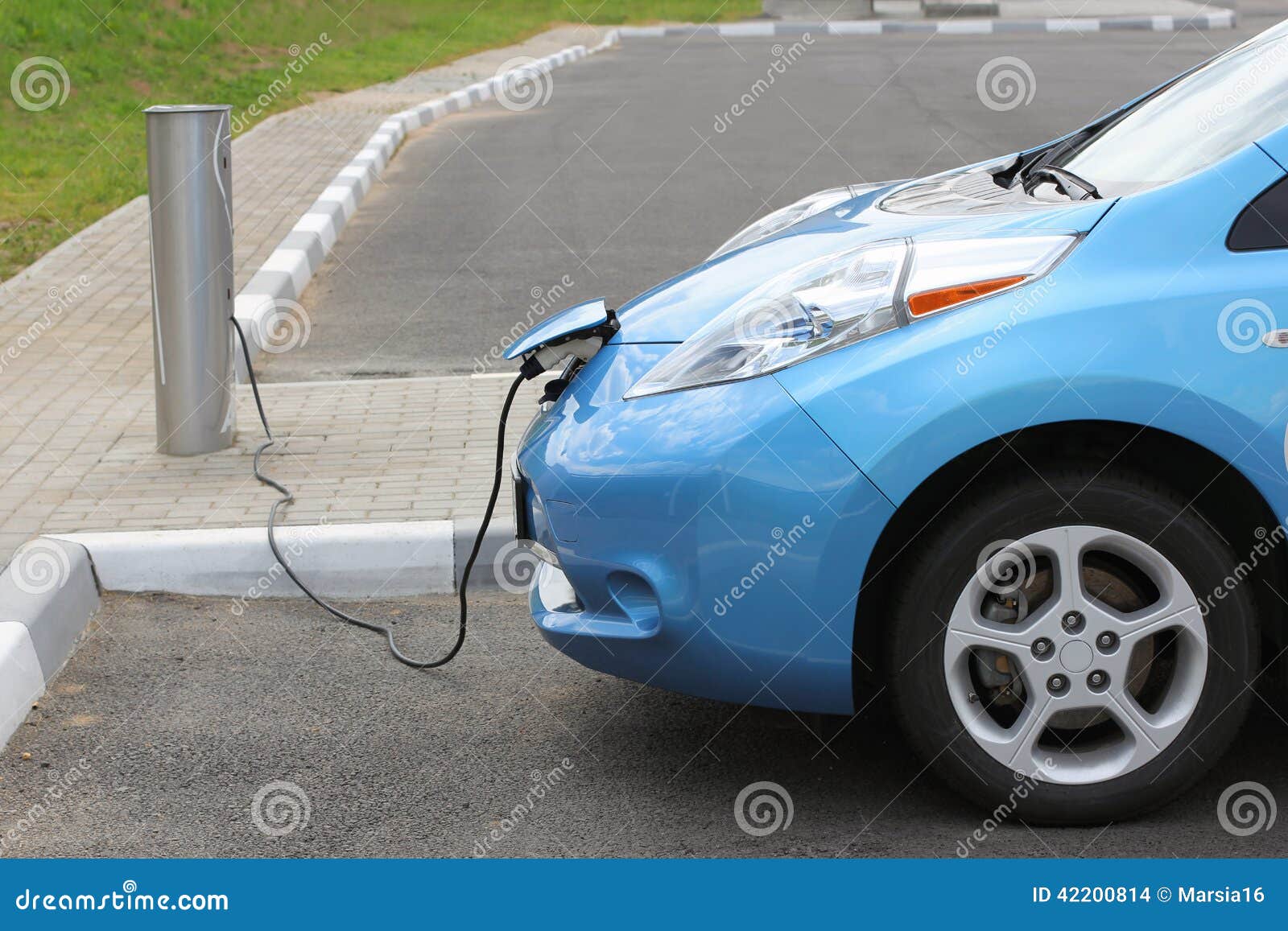 Het Elektrische Laden Van De Auto Stock Foto - Image of toekomst ...