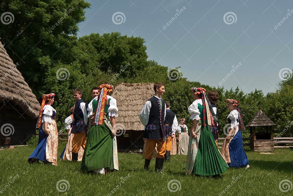 HET ENSEMBLE VAN DE FOLKLORE VAN POLEN Redactionele Stock Foto - Image ...