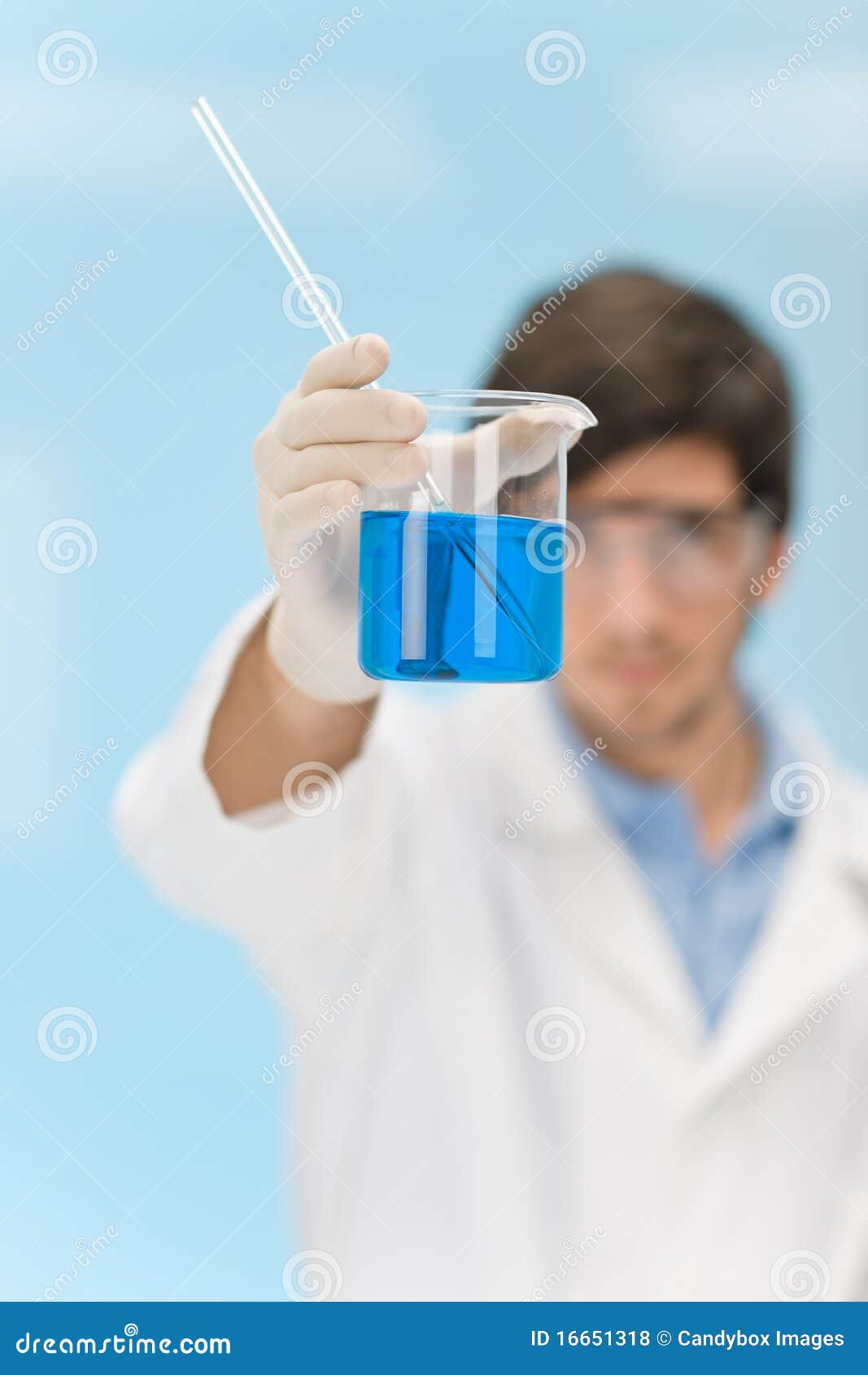 Het Experiment Van De Chemie - Wetenschapper in Laboratorium Stock Foto ...