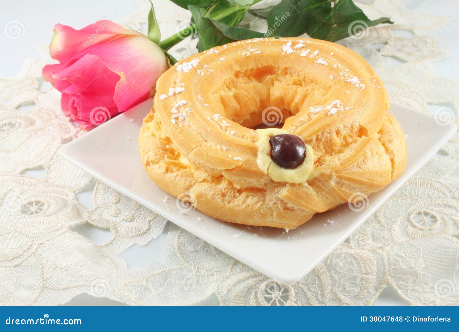 Eclair ring met vla stock foto. Image of pepermunt, rookwolk - 30047648