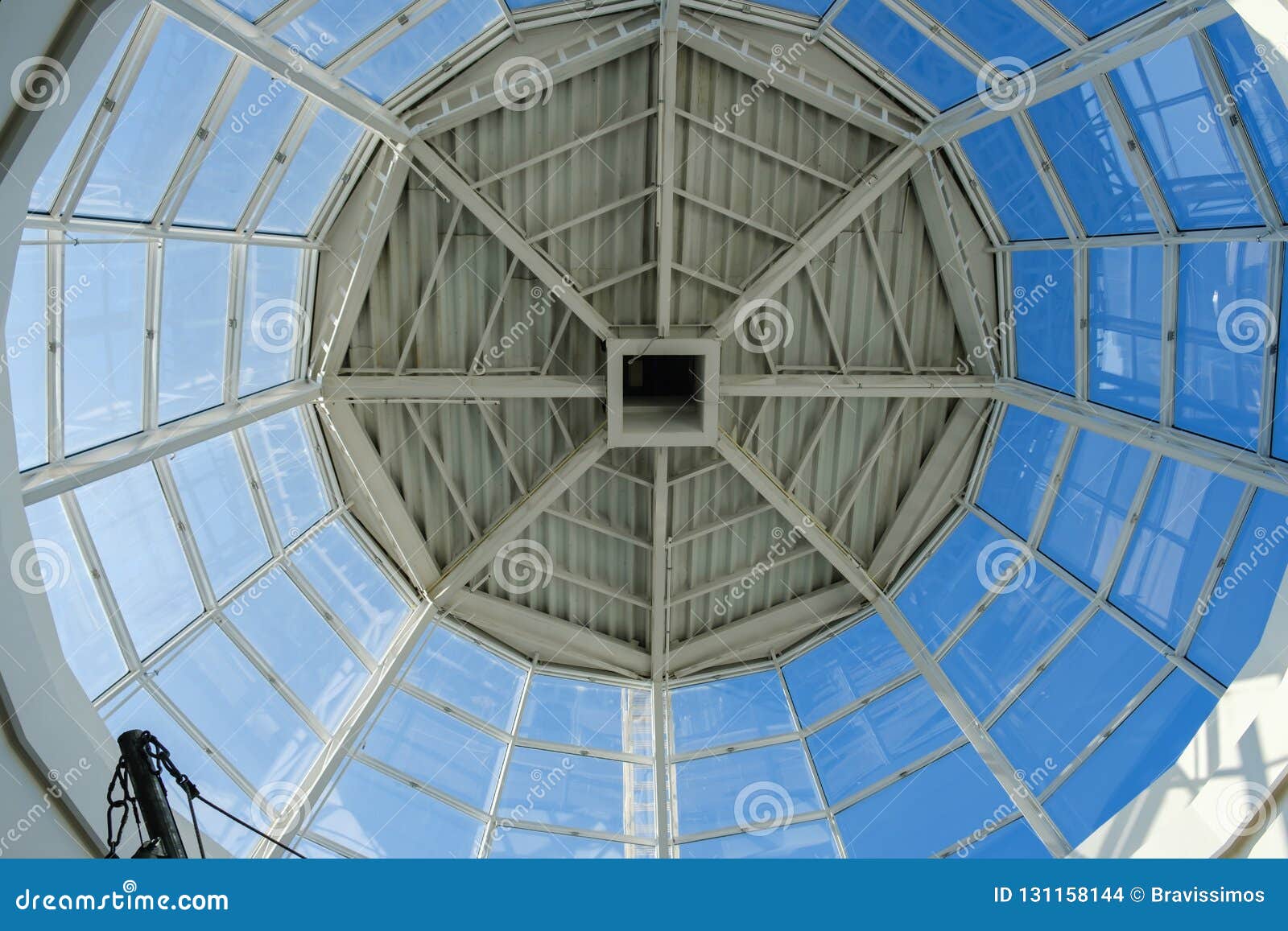 Het Gebogen Dak Van Het Dakraamglas of Plafond Van Koepel Met ...