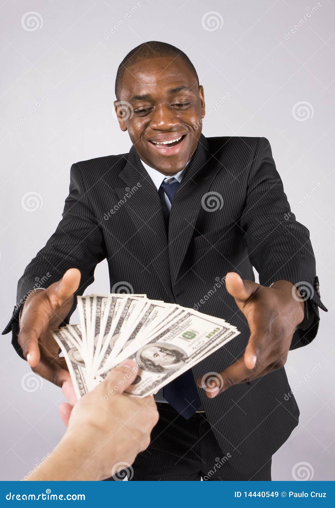 Het geven van Geld stock afbeelding. Image of geluk, afrikaans - 14440549