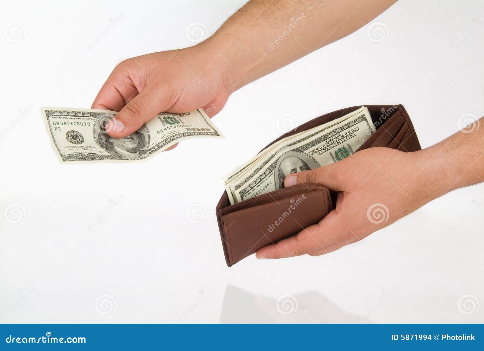 Het Geven Van Wat Contant Geld Stock Foto - Image of portefeuille ...