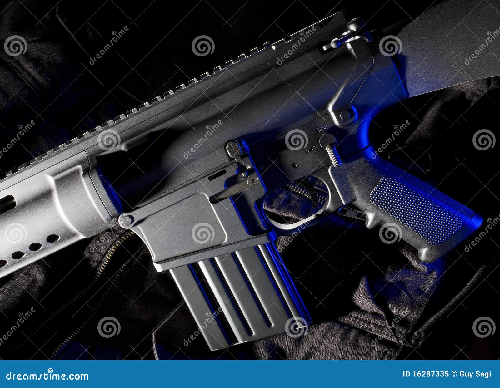 Het Geweer Van De Aanval Met Blauw Gel Stock Afbeelding - Image of ...