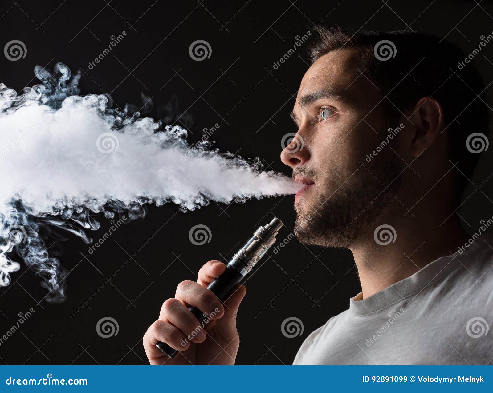 Het Gezicht Van Het Vaping Van De Jonge Mens Stock Afbeelding - Image ...