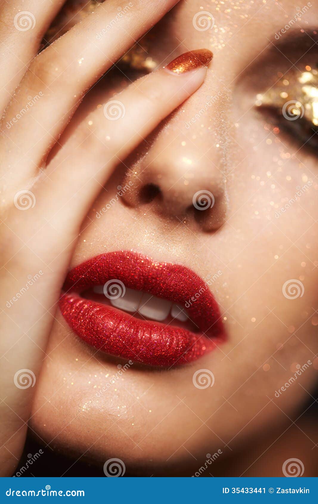 Het Glanzen Gezichtsmake-up Stock Afbeelding - Image of mooi, knipoogje ...