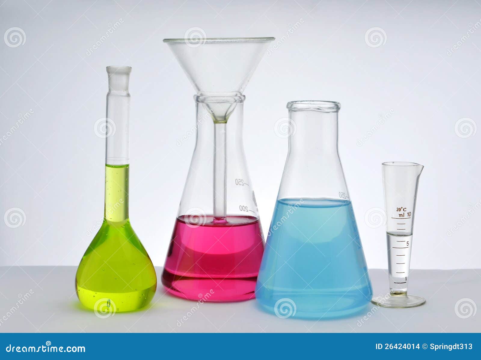 Het glaswerk van de chemie stock foto. Image of chemisch - 26424014