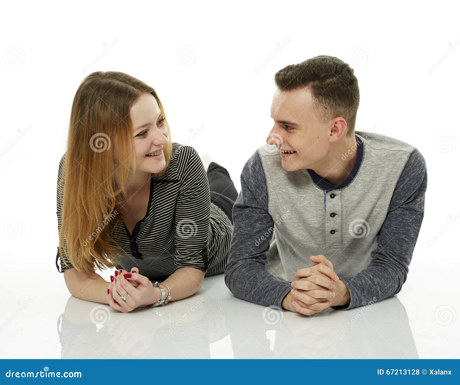 Het Goede Vrienden Babbelen Stock Foto - Image of samen, geïsoleerd ...