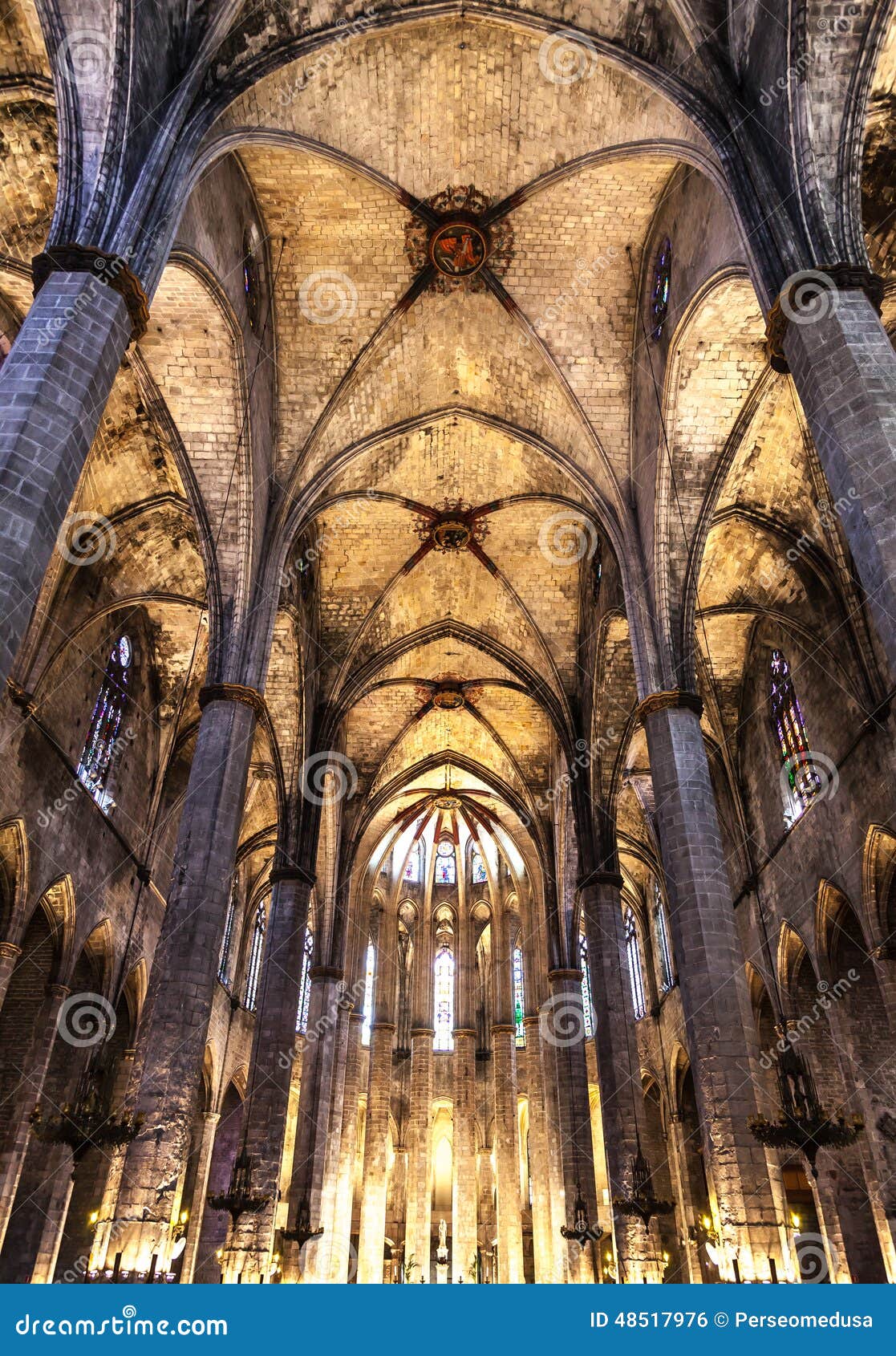 Het Gotische Binnenland Van De Kerk Stock Foto - Image of godsdienst ...