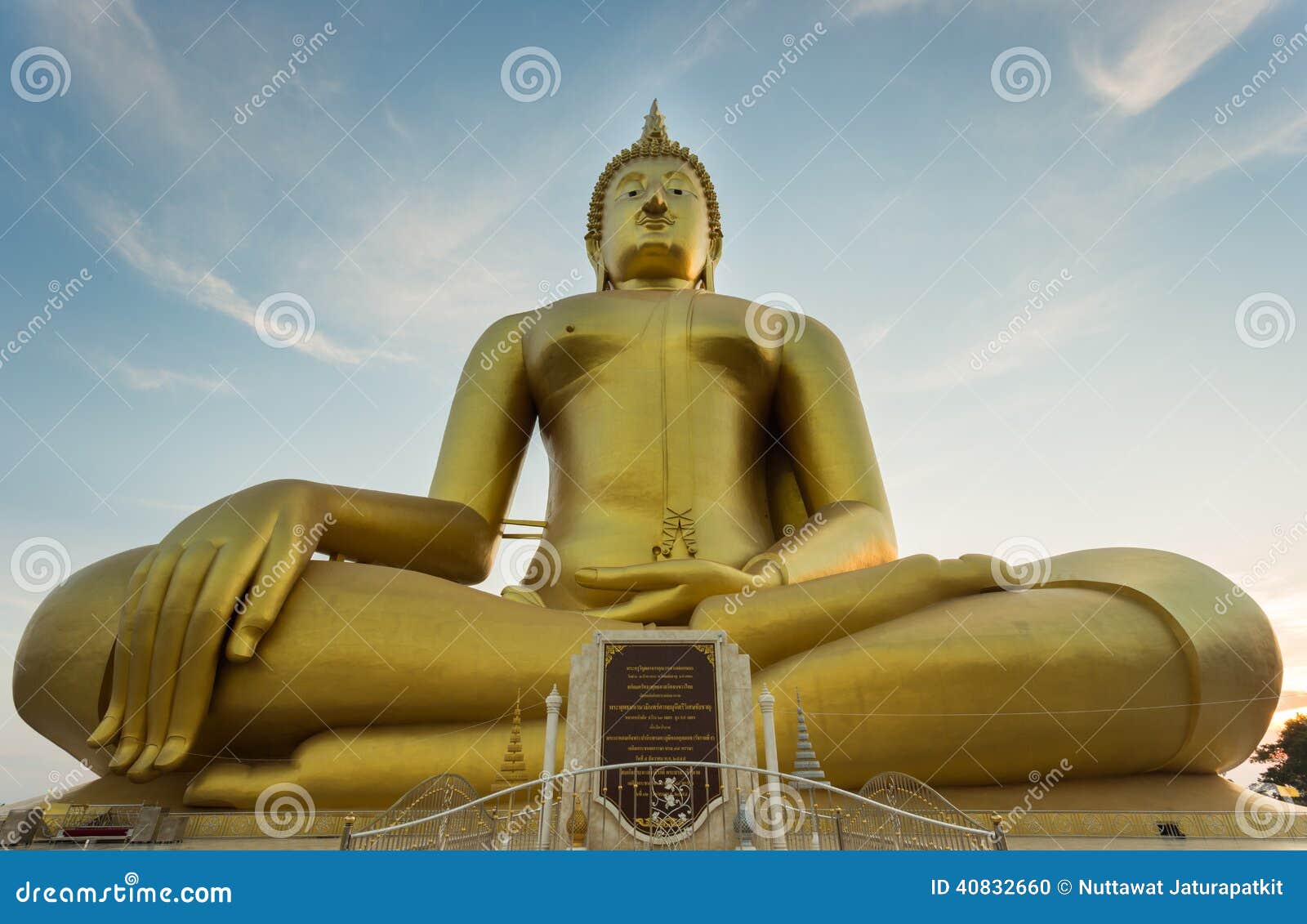 Het Grootste Standbeeld Van Boedha Van Thailand Stock Foto - Image of ...