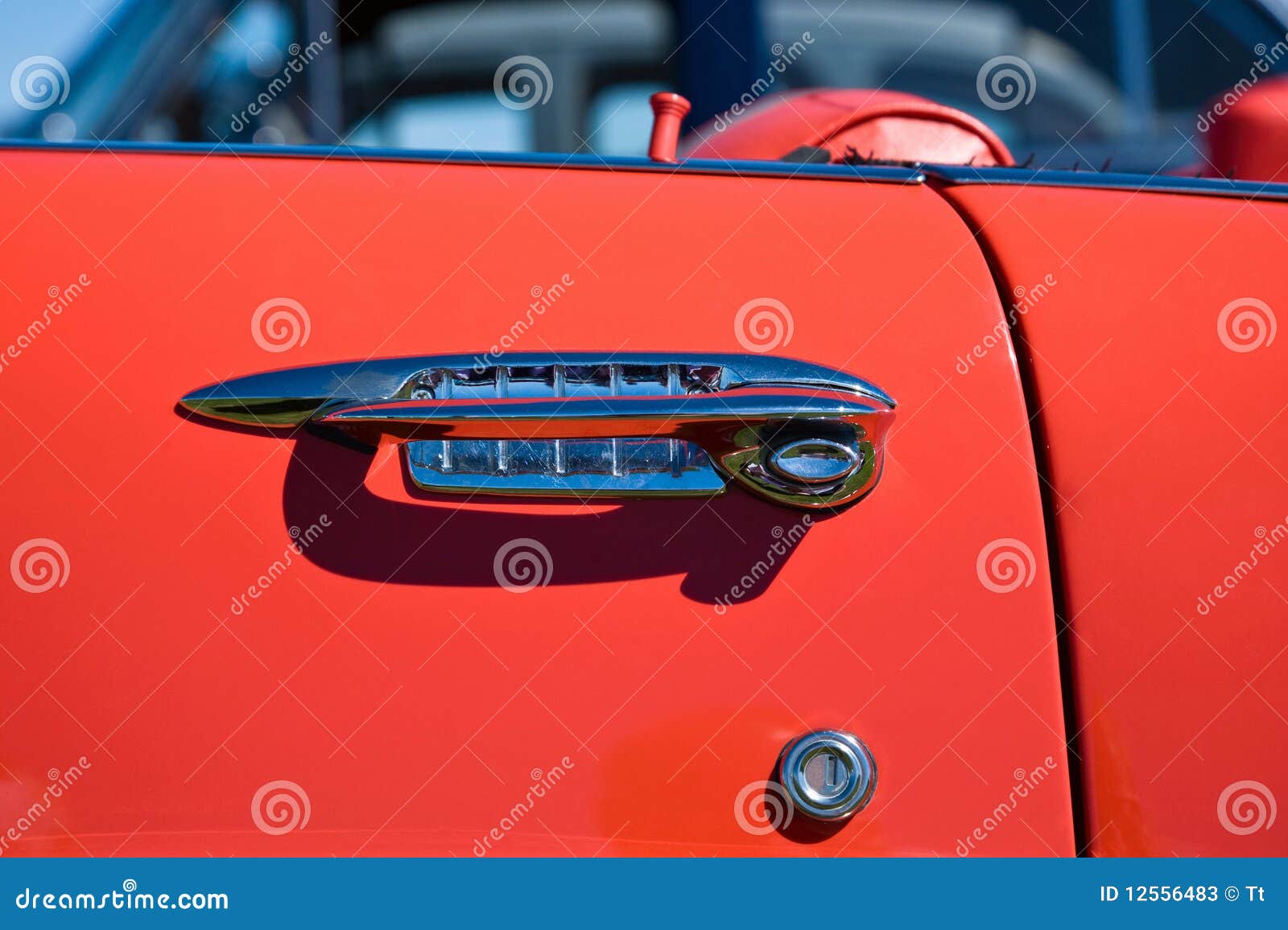 Het handvat van de deur stock afbeelding. Image of voertuigen - 12556483