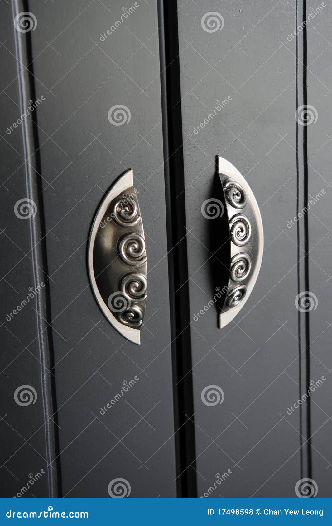 Het handvat van de deur stock foto. Image of chroom, textuur - 17498598