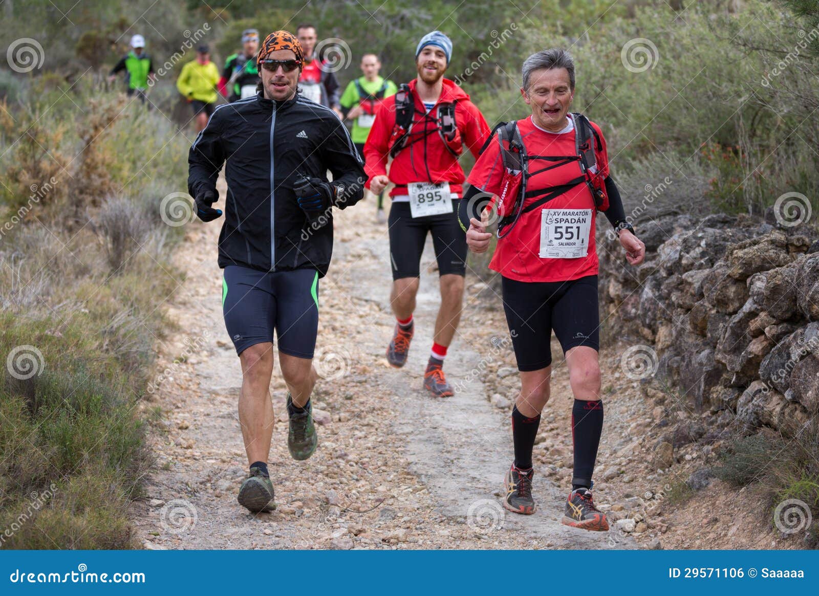 Het Harde Ras Van De Marathonberg, Het Beklimmen Redactionele Foto ...