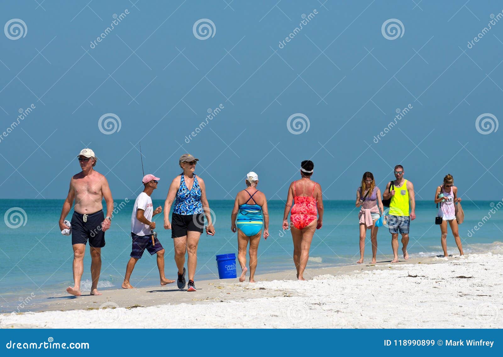 Het Hebben Van Een Rust Die Op Een Strand Gaat Redactionele Stock ...