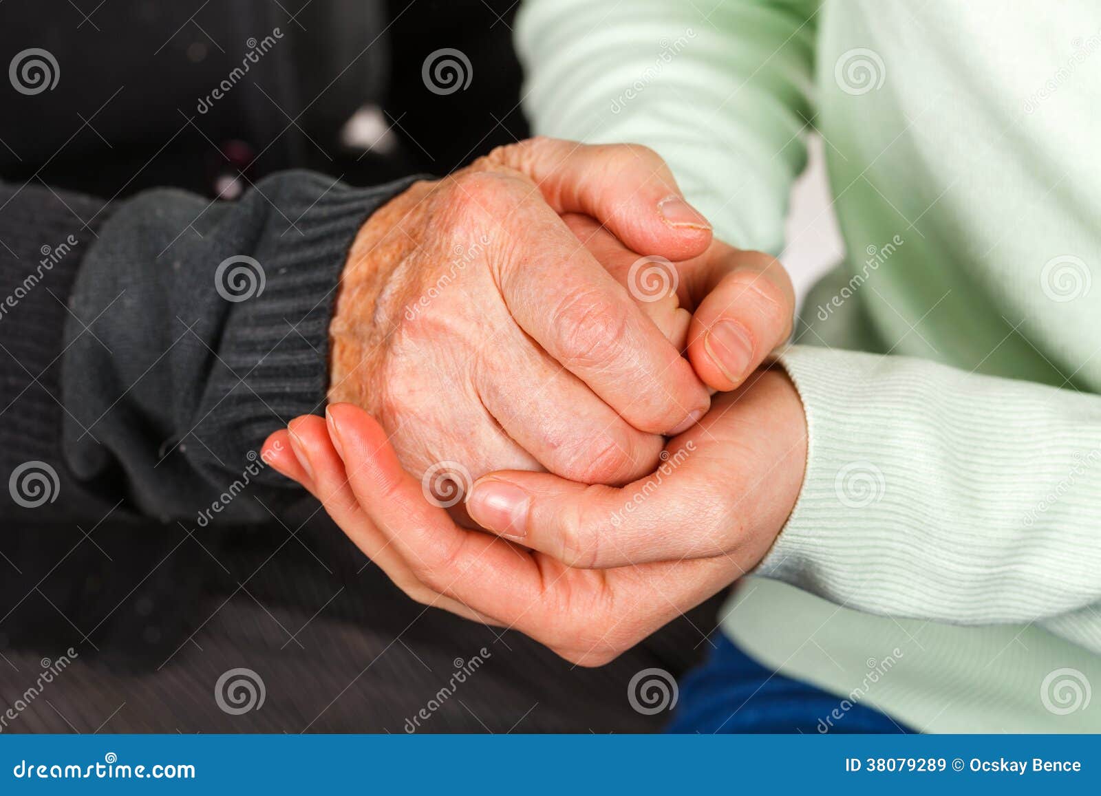 Het helpen van handen stock afbeelding. Image of huis - 38079289