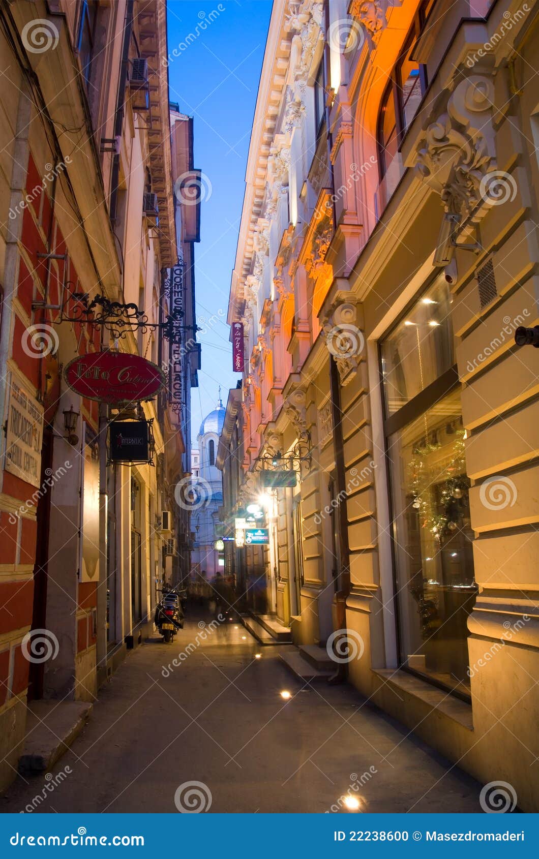 Het Historische 's Nachts Centrum Van Boekarest Redactionele Afbeelding ...