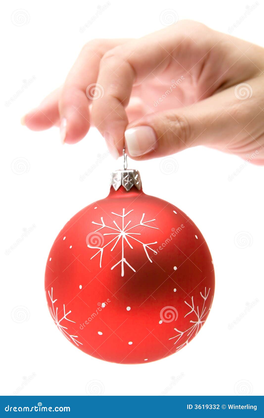 Het Houden Van Een Rode Bal Van De Kerstboom Stock Foto - Image of ...