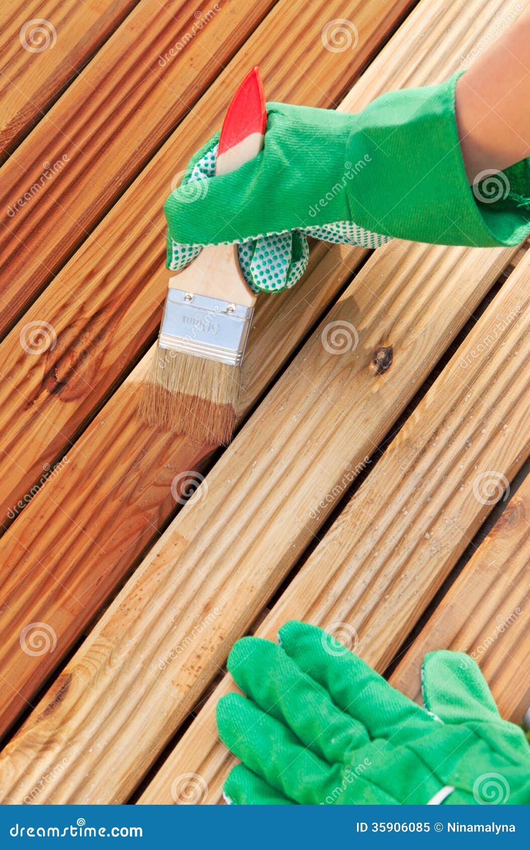 Het houten vernissen stock afbeelding. Image of verf - 35906085