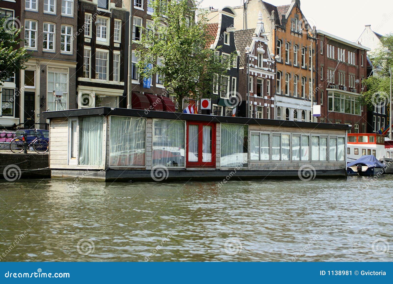 Het huisboot van Amsterdam stock afbeelding. Image of reis - 1138981
