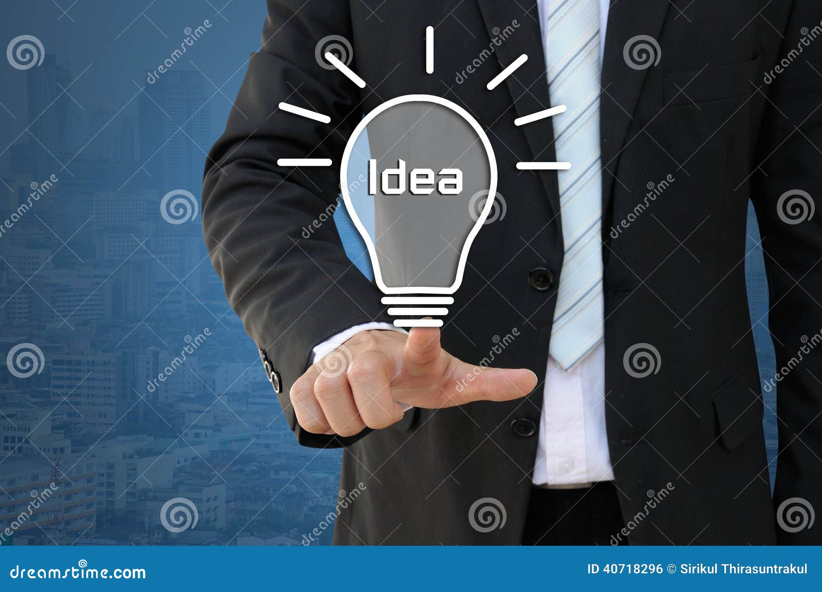 Het Idee Van De Idee Gloeilamp Van Nieuwe Innovatie Stock Foto - Image ...