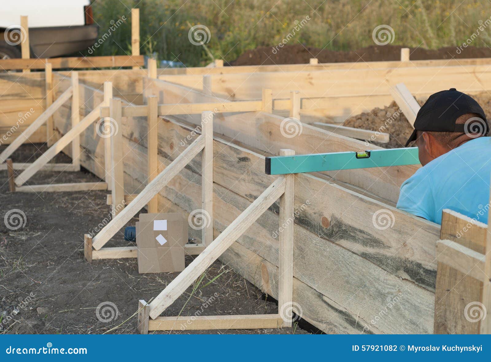 Het Installeren Van De Bekisting Stock Foto - Image of steun, niveau ...